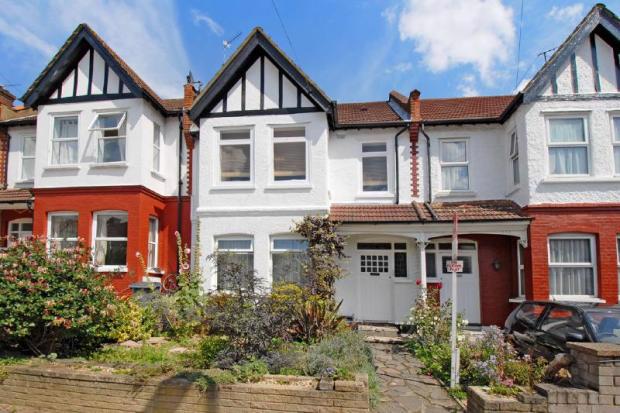 2 Bedroom Flat Let in London, N12