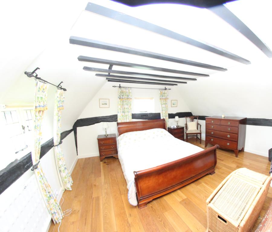 4 Bedroom Detached House Sold in Hungerford, RG17