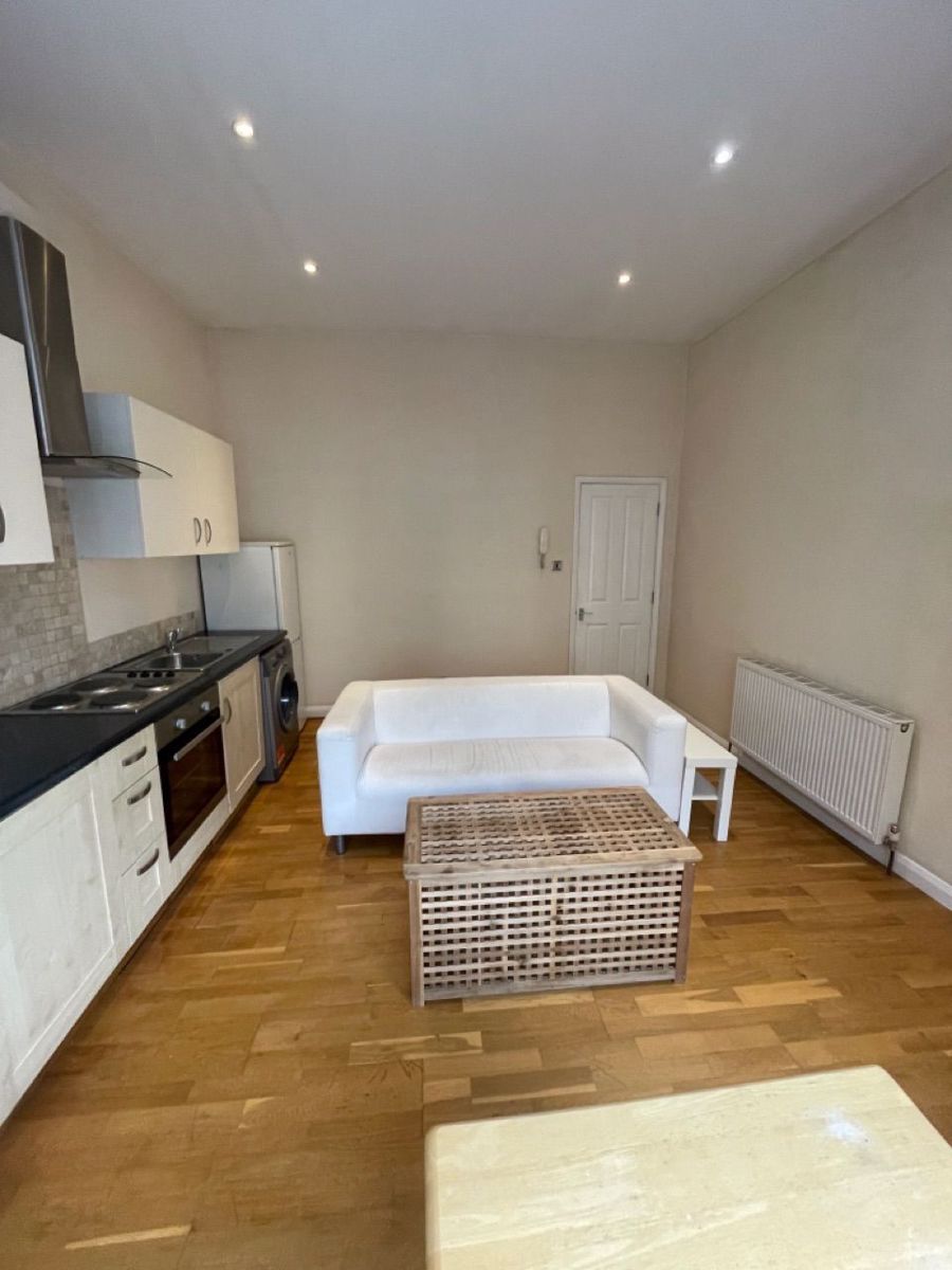 2 Bedroom Flat Let in London, SW11
