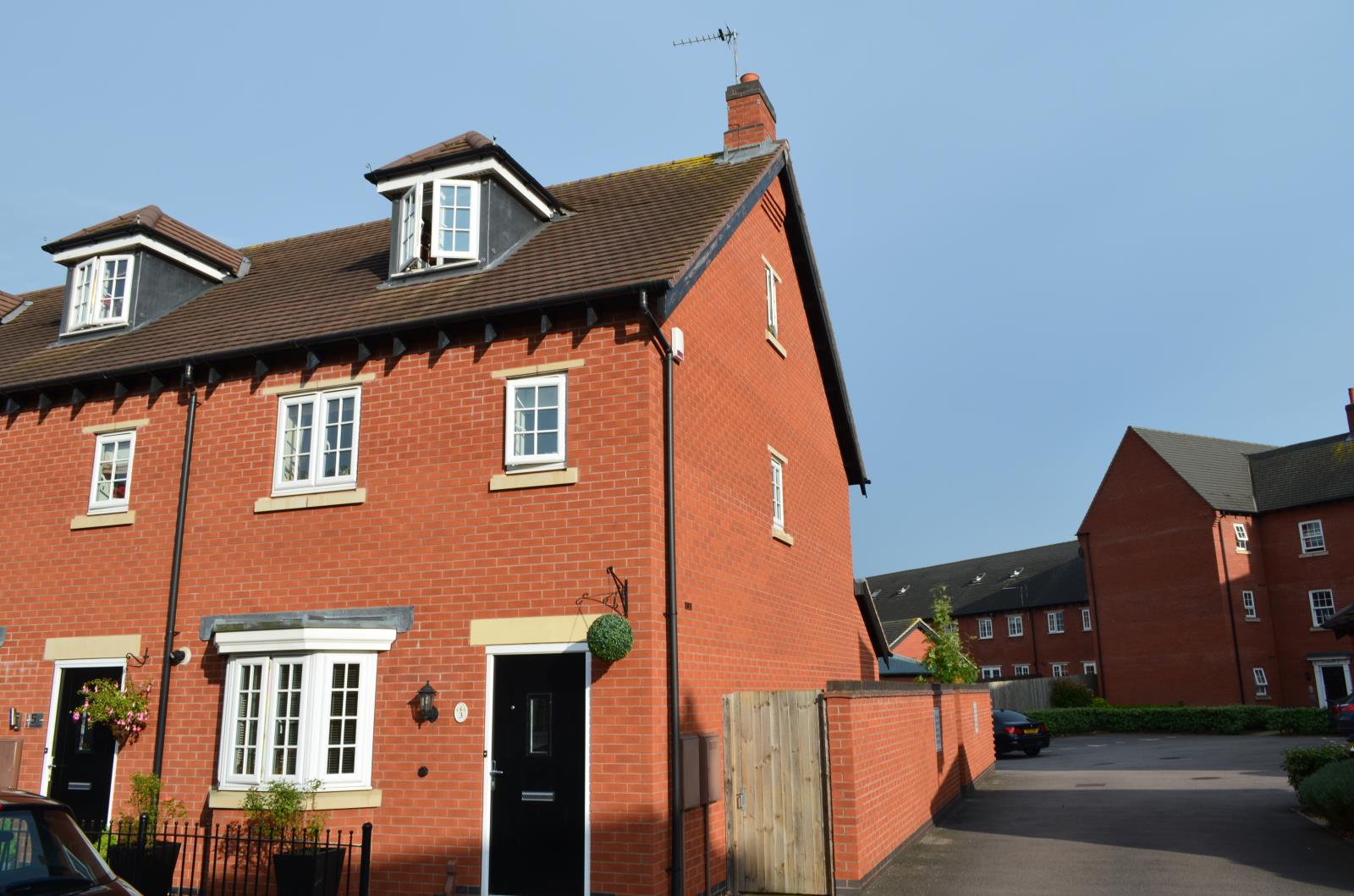3 Bedroom End Terraced House Sold in Leicester, LE7