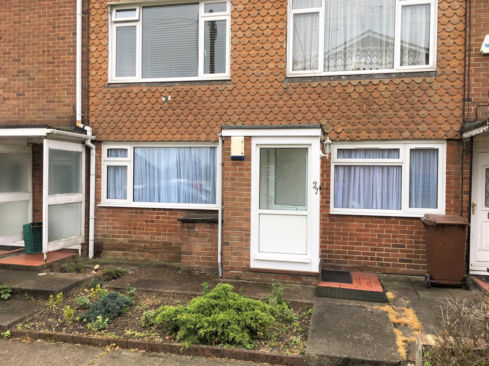 2 Bedroom Ground Floor Maisonette Let in Gillingham, ME8