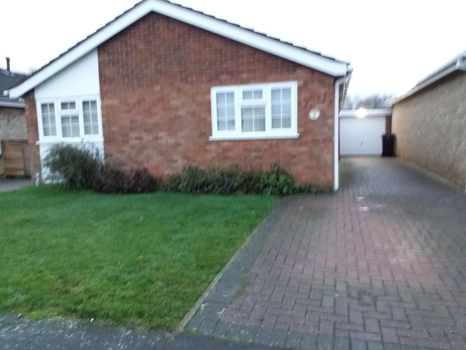 2 Bedroom Detached Bungalow Let in Peterborough, PE6
