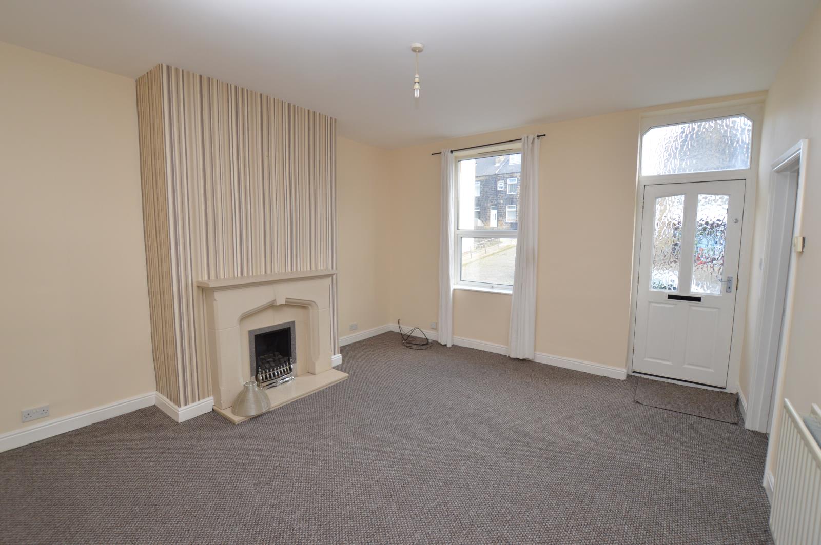 2 Bedroom Terraced House Let in Leeds, LS27