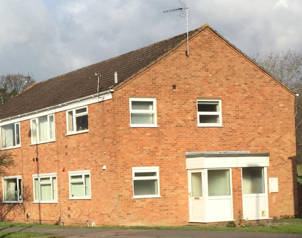 2 Bedroom Ground Floor Maisonette Let in Gloucester, GL2