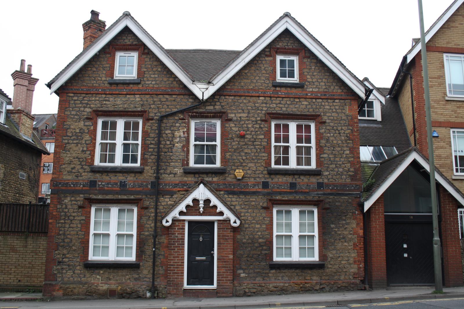 2 Bedroom Ground Floor Maisonette Let in Guildford, GU1