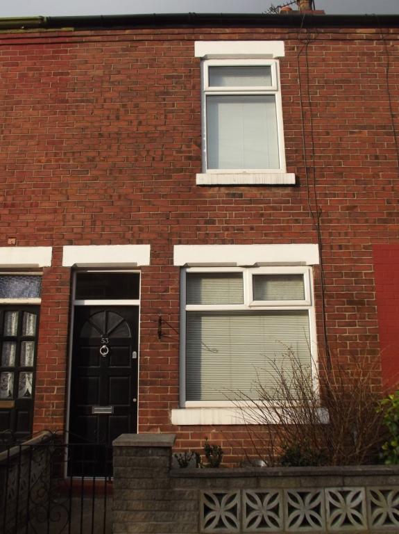 2 Bedroom Terraced House Let in Manchester, M19
