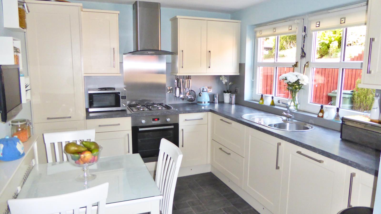 4 Bedroom Detached House Sold in Falkirk, FK1