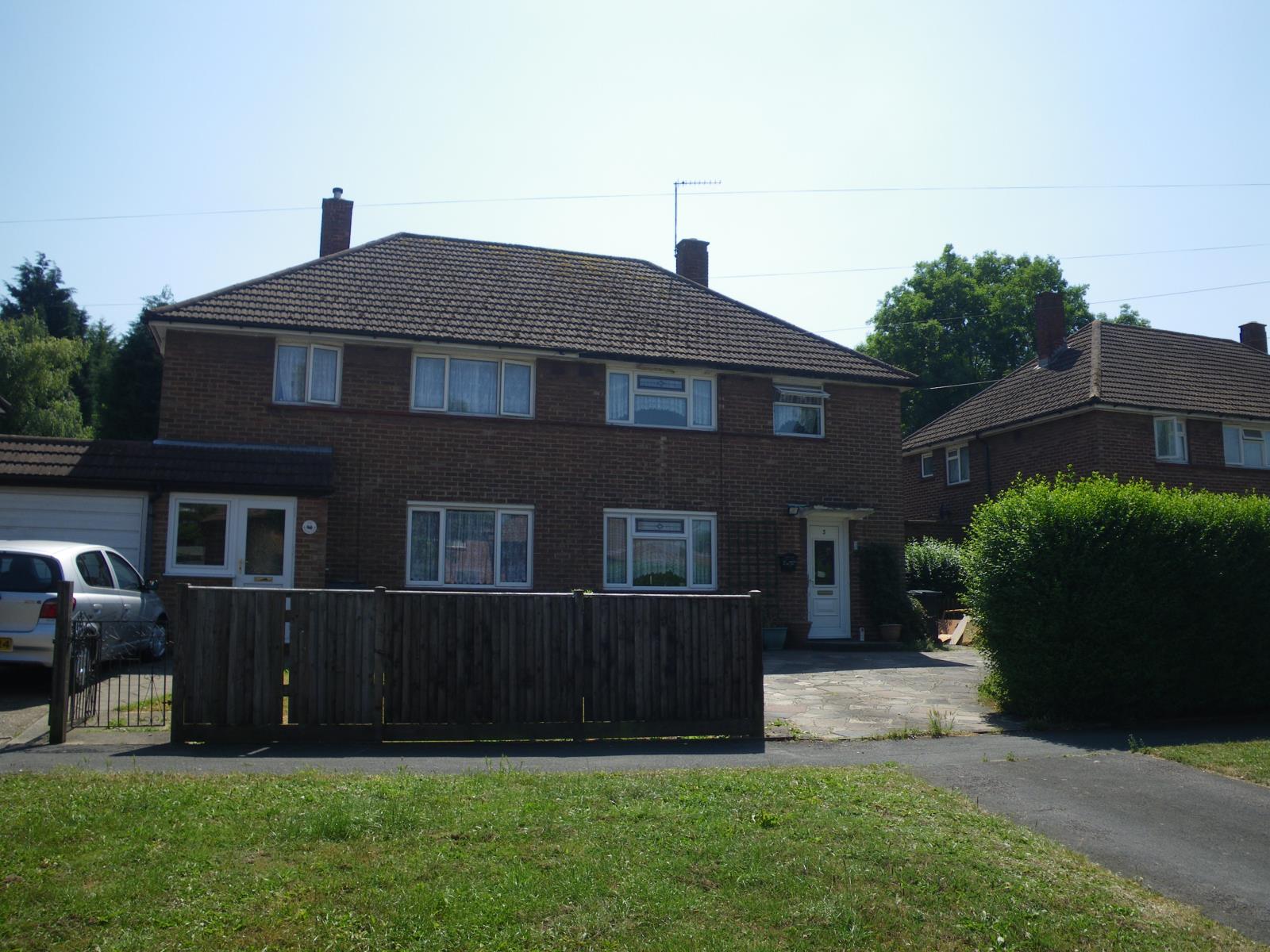 3 Bedroom Semi Detached House Let In Croydon Cr0