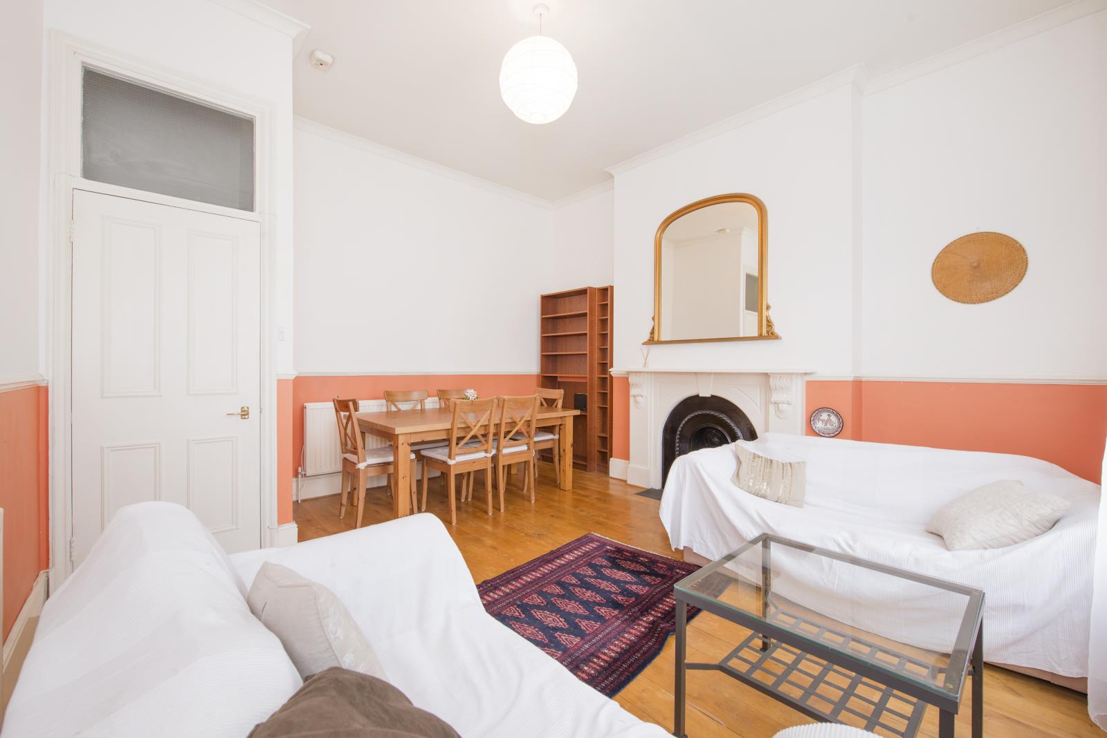 2 Bedroom Ground Floor Flat Let in London, W3