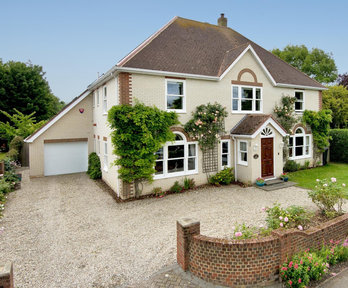5 Bedroom Detached House Sold in Sandwich, CT13