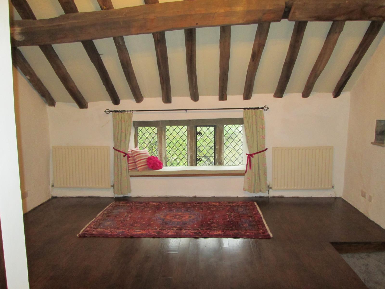 2 Bedroom Farm House Let in Sheffield, S36