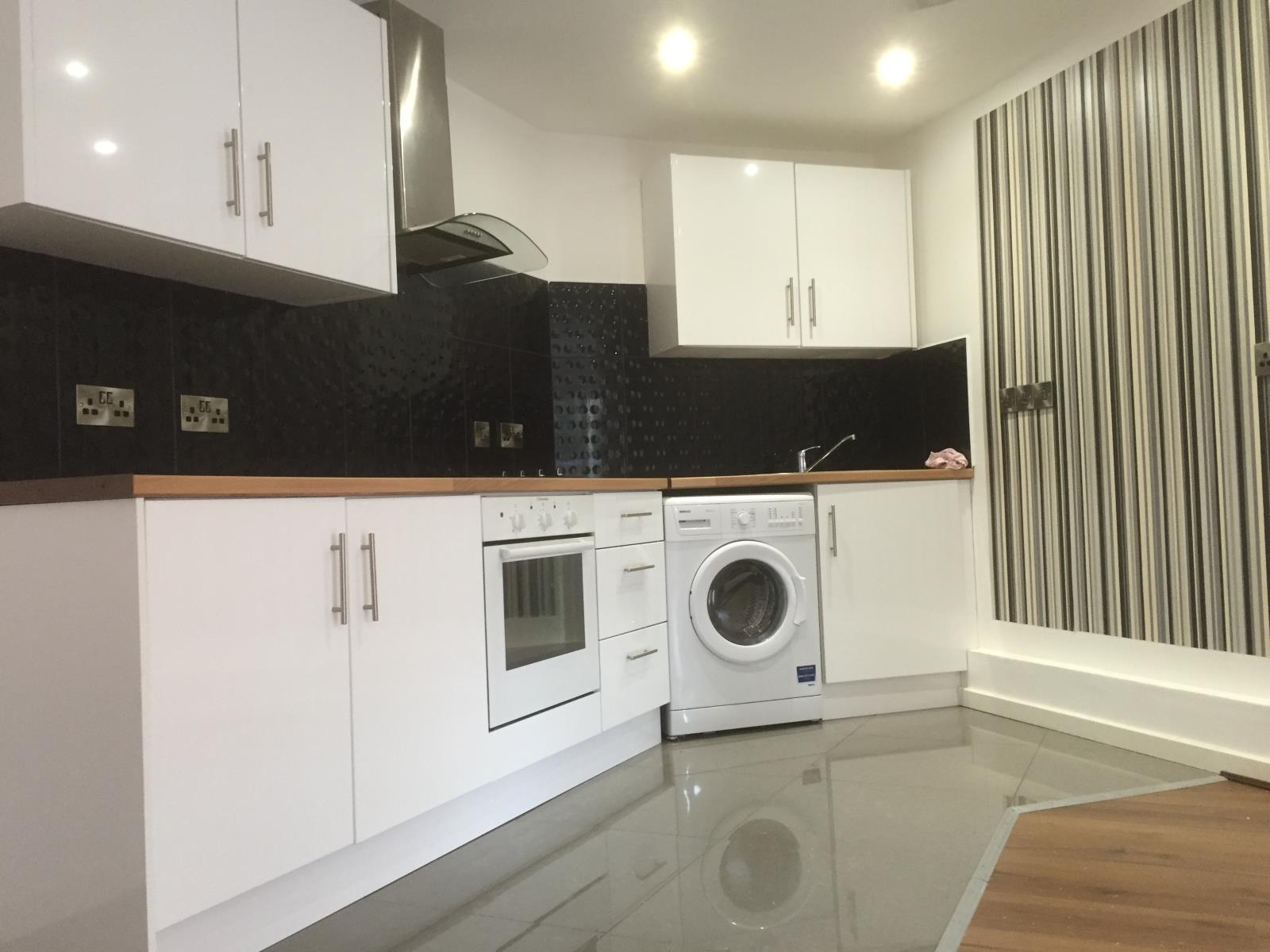 2 Bedroom Apartment Let in Manchester, M30
