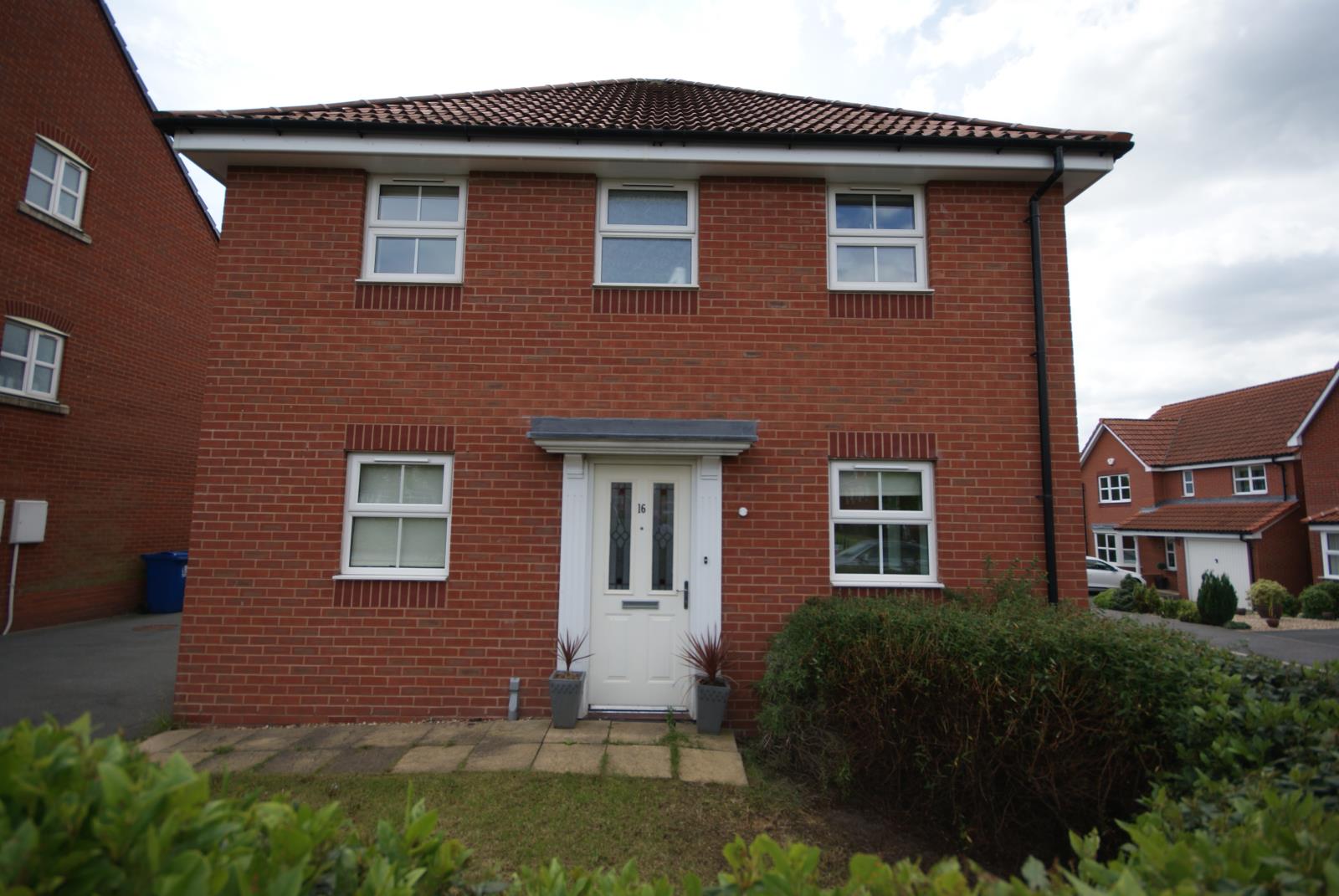 3 Bedroom Detached House Let In Wigan Wn2