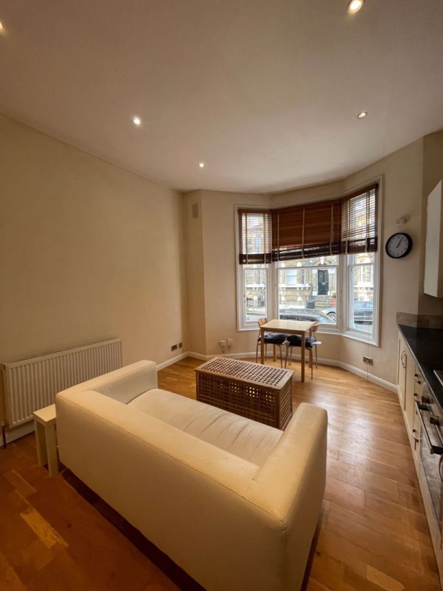 2 Bedroom Flat Let in London, SW11