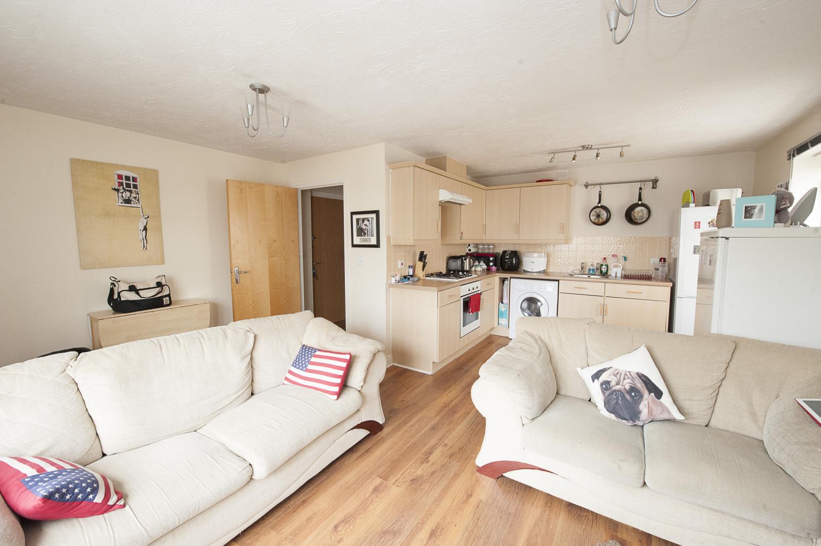 2 Bedroom Flat Sold in Cheltenham, GL51