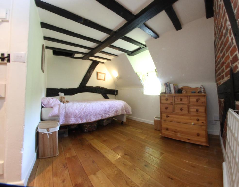 4 Bedroom Detached House Sold in Hungerford, RG17