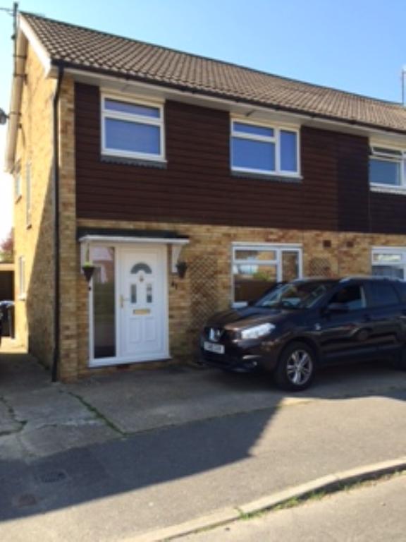 4 Bedroom Semi-Detached House Sold in Burgess Hill, RH15