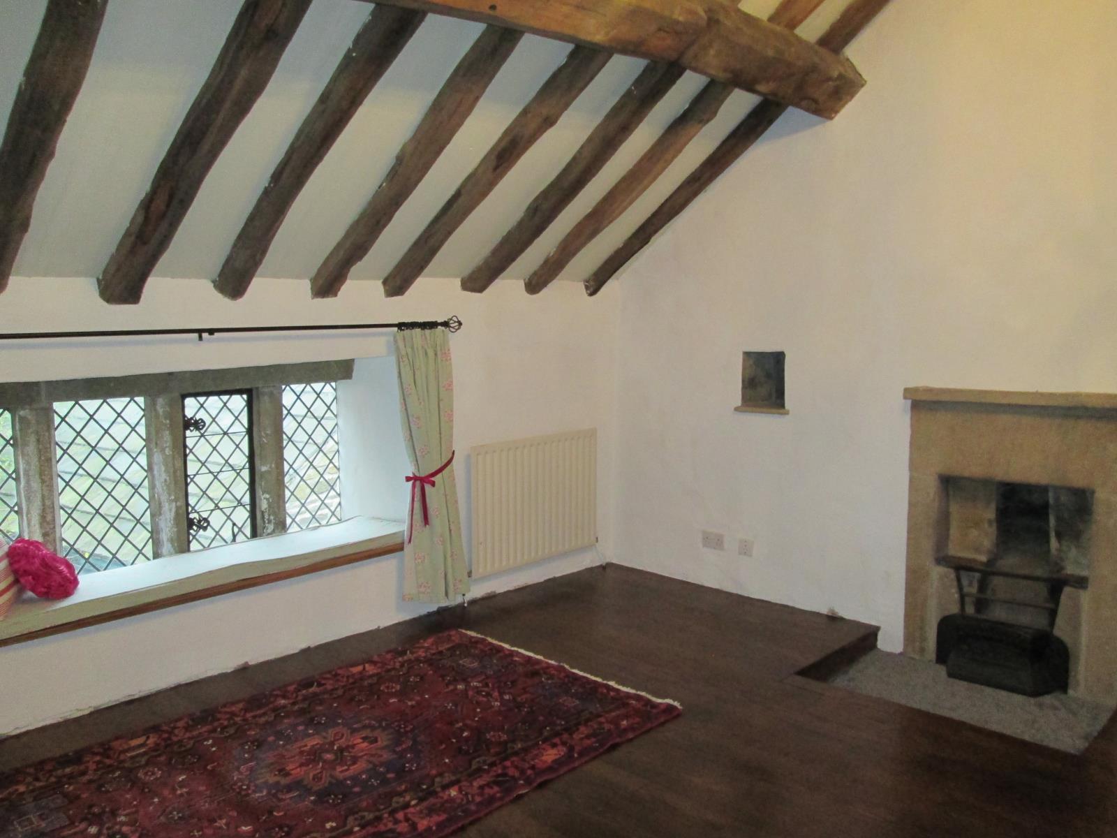 2 Bedroom Farm House Let in Sheffield, S36