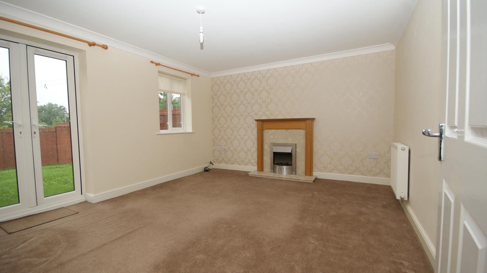 3 Bedroom Detached House Let in Wigan, WN2