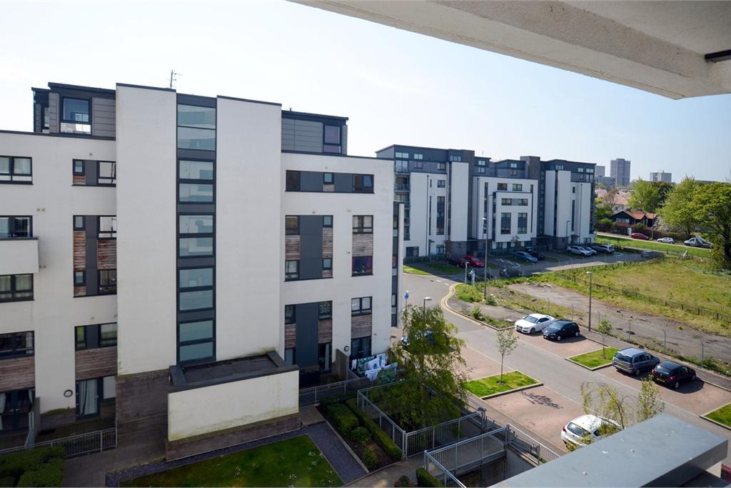 3 Bedroom Flat Sold in Edinburgh, EH5