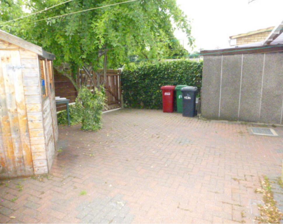 5 Bedroom End Terraced House Sold In Slough Sl2