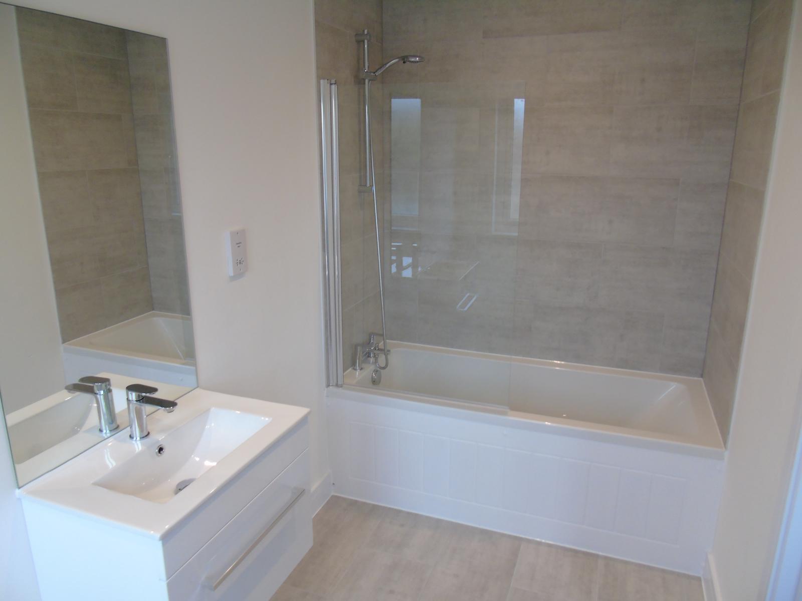 4 Bedroom Semi-Detached House Sold in Romford, RM7