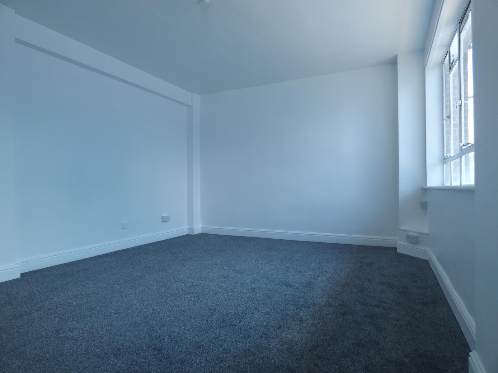 3 Bedroom Flat Let in London, SW19