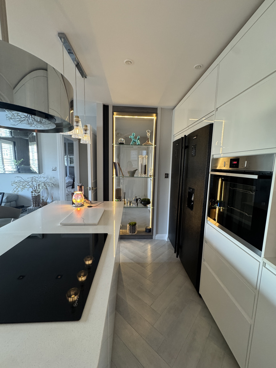 2 Bedroom Flat Sold in Romford, RM1