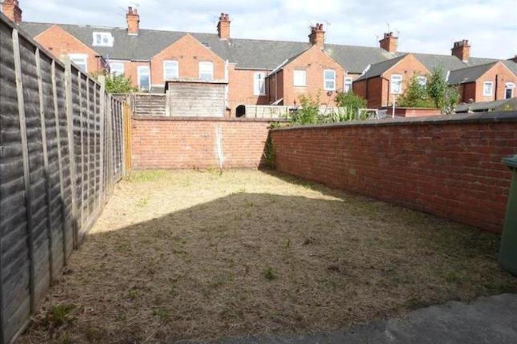 3 Bedroom Terraced House Let In Worksop S80